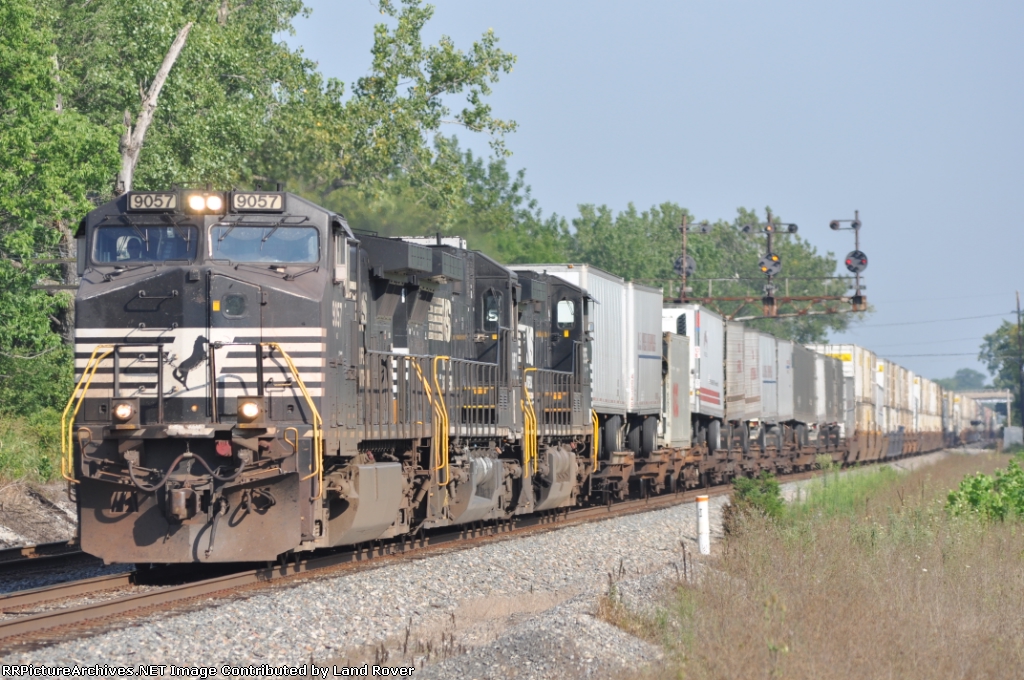 NS 9057 On NS 216 -01 Northbound